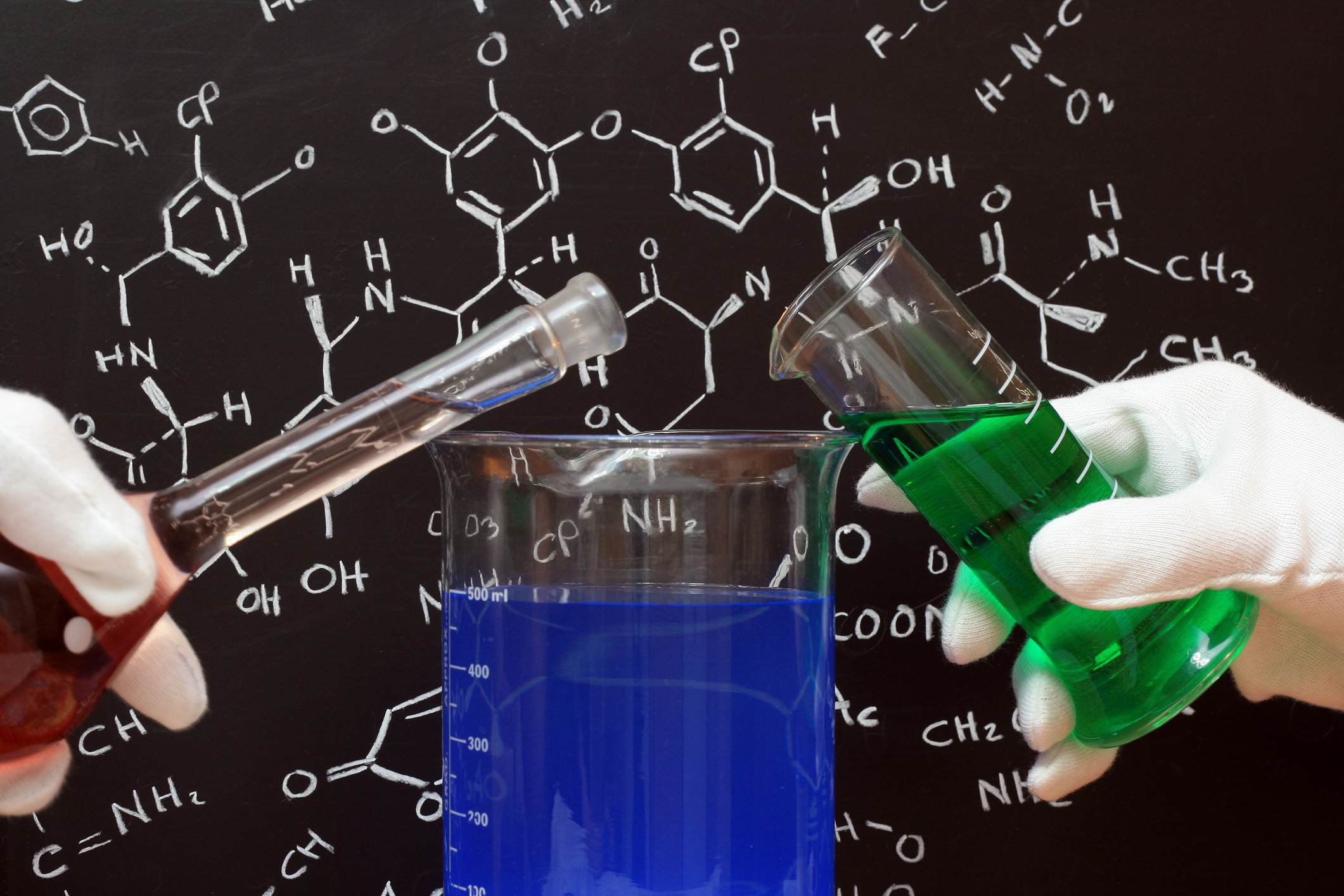 Protossido di azoto: cos'è e quali effetti ha la droga della risata ...