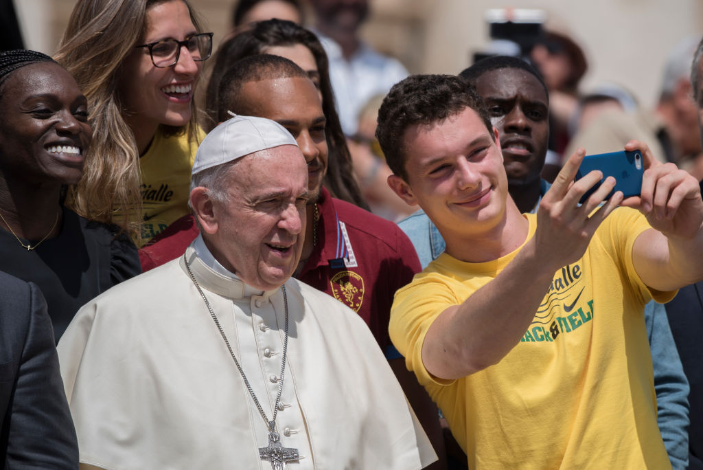 Papa Francesco e i giovani: un dialogo aperto verso il futuro. Traccia ...