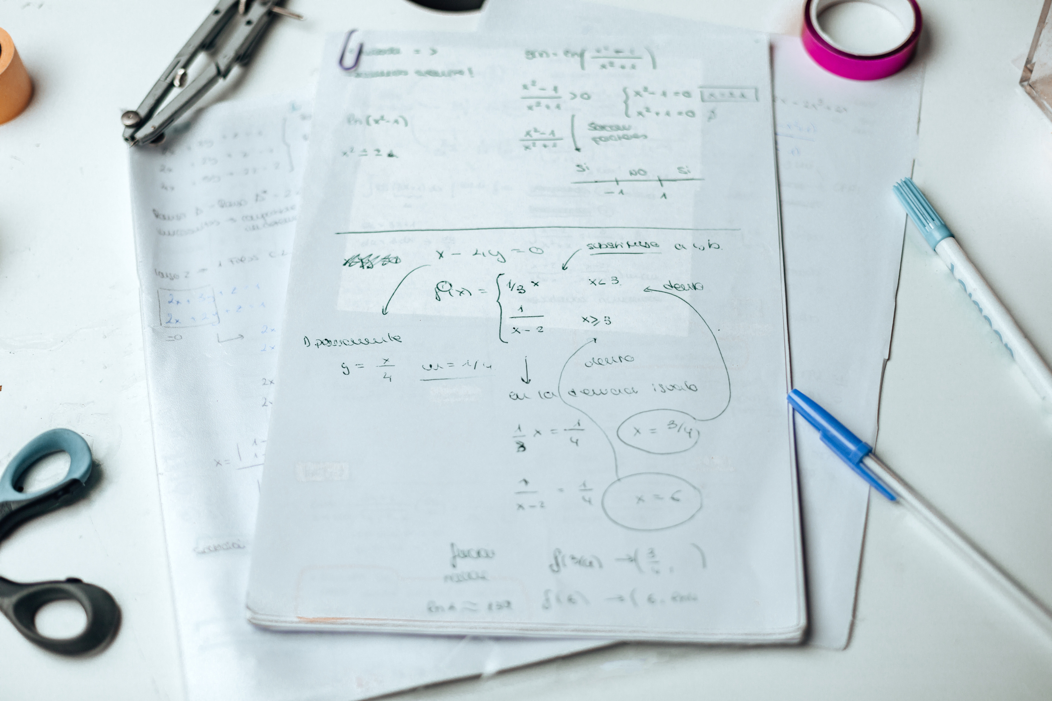Soluzioni seconda prova matematica 2025: problemi e quesiti svolti ...